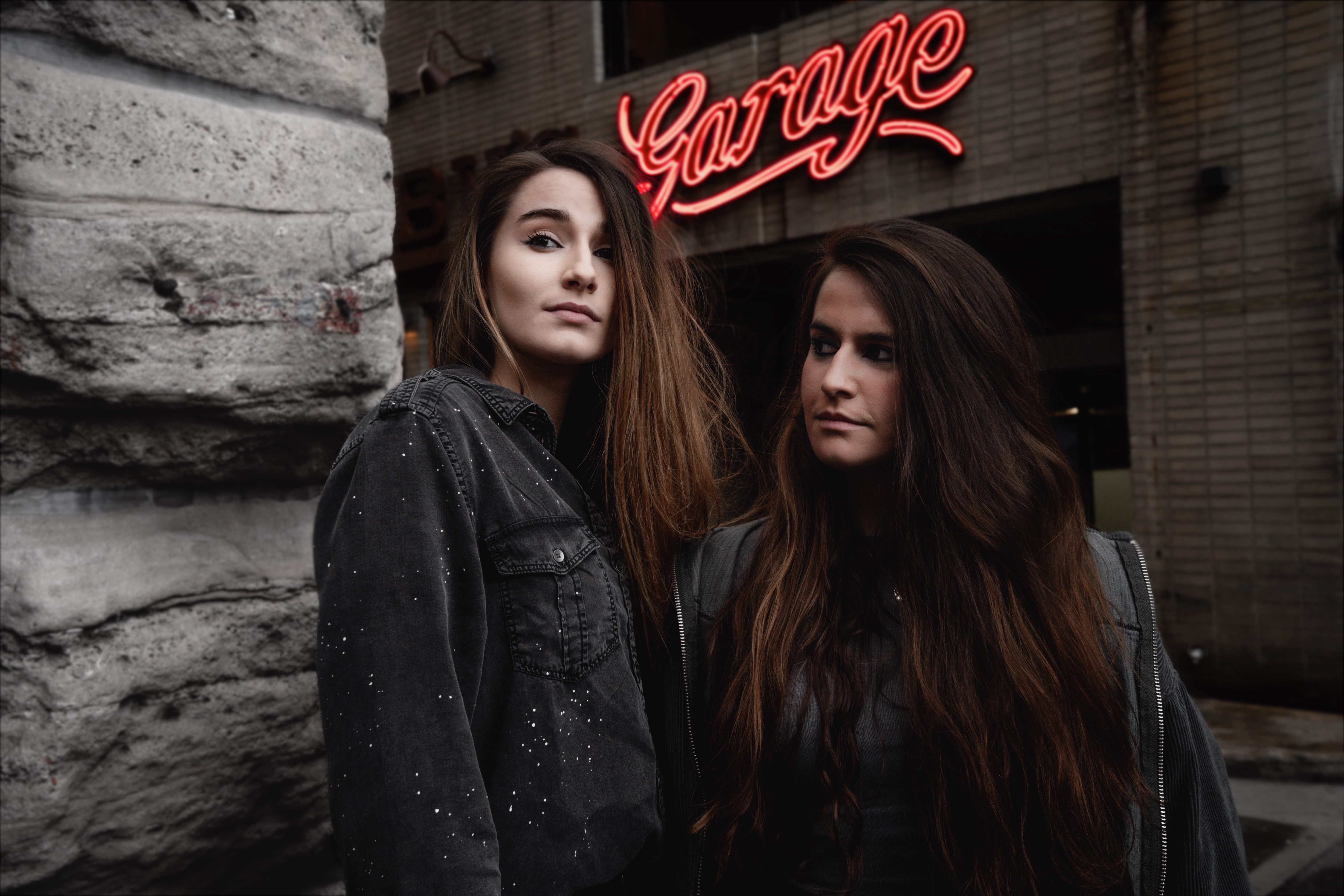 The Neoni sisters show their rebellious side in new single ‘OUTLAW ...