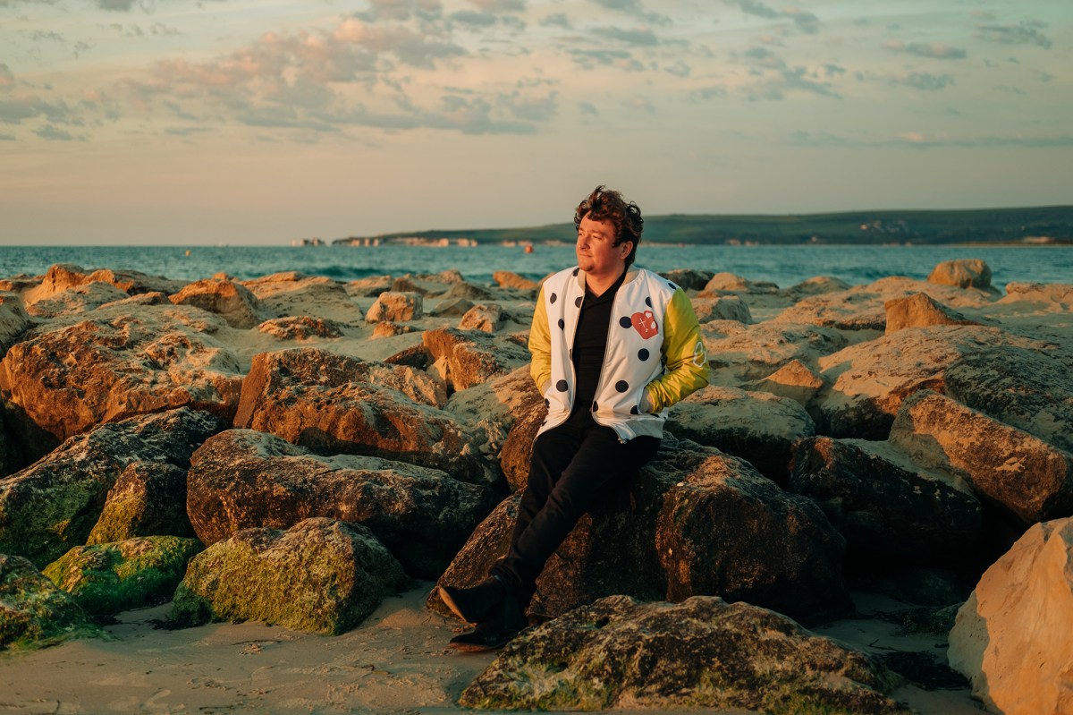 DD Allen returns with stirring indie-rock classic ‘Paper Masks ...