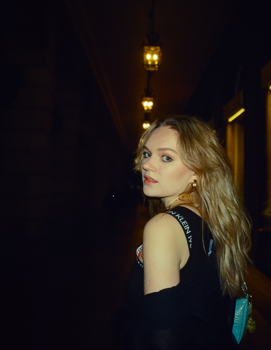 British pop artist SAPPHIRE shares irresistible new single ‘Repeat ...